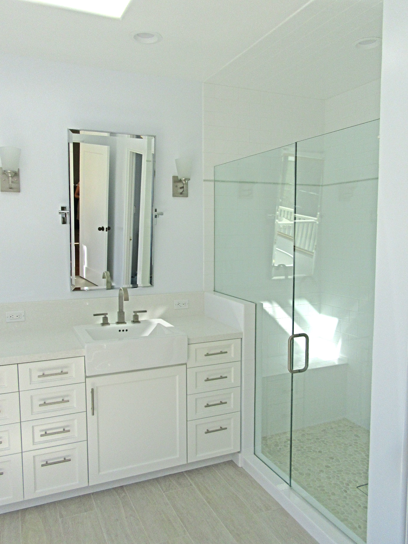 A pristine bathroom simply white – Stefani Conniff Design